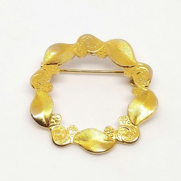 Unsigned | Jewelry | Gold Tone Leaf And Snail Design Pin | Poshmark